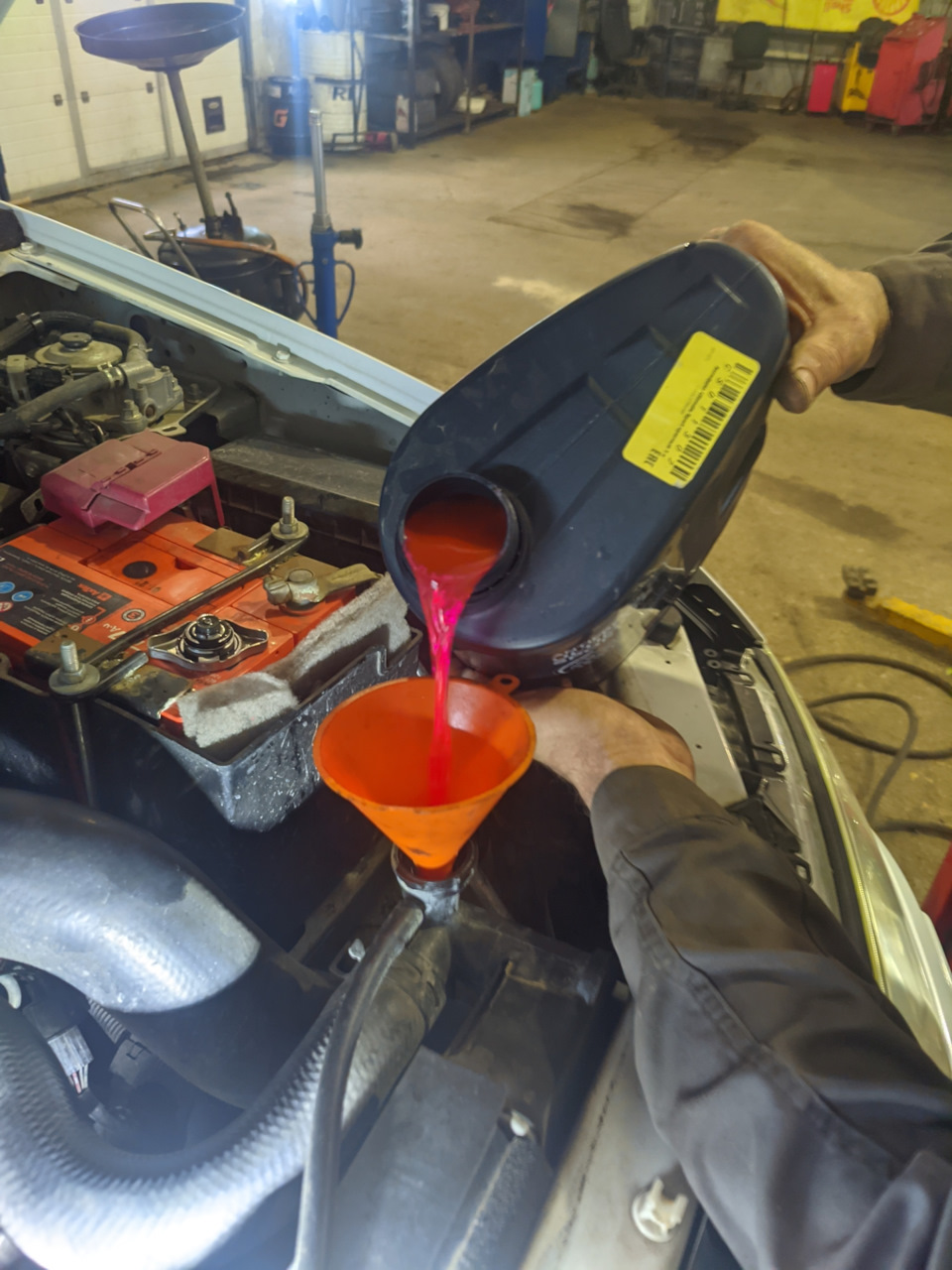 Замена антифриза на антифриз Coolstream Ultimate Sport — Mitsubishi Pajero Sport (2G), 2,5 л ...