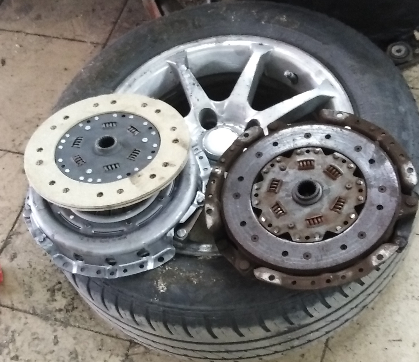 МЕНЯЛИ СЦЕПЛЕНИЕ+МАСЛО В КПП+МАСЛО В РЕДУКТОРЕ. — Ford Sierra, 2,3 л ...