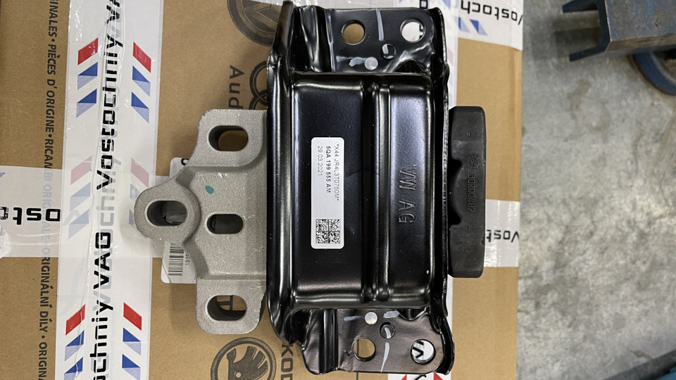 5QA199555AM Опора кпп левая VAG | Запчасти на DRIVE2