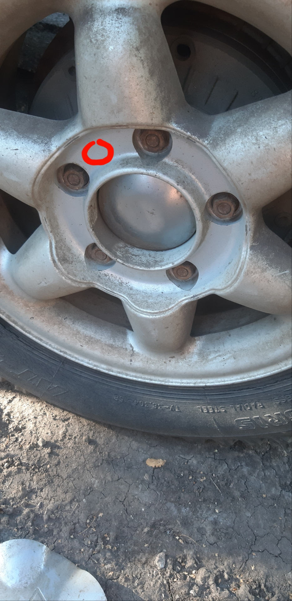 Декоративные колпачки дисков. — Chevrolet Niva (1G), 1,7 л, 2005 года ...