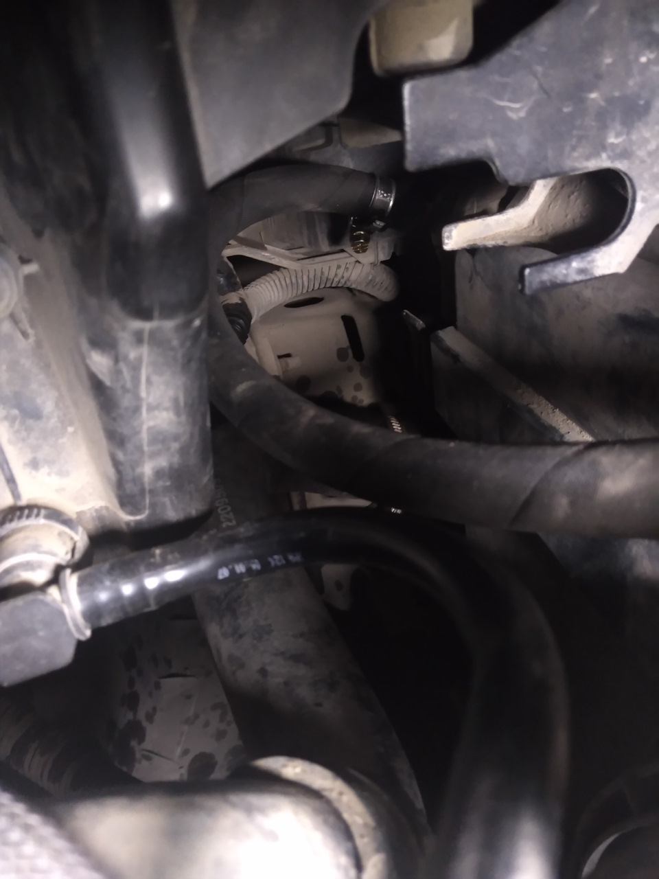 Замена шланга FORD 1386837 подручными материалами — Ford Focus Sedan II ...