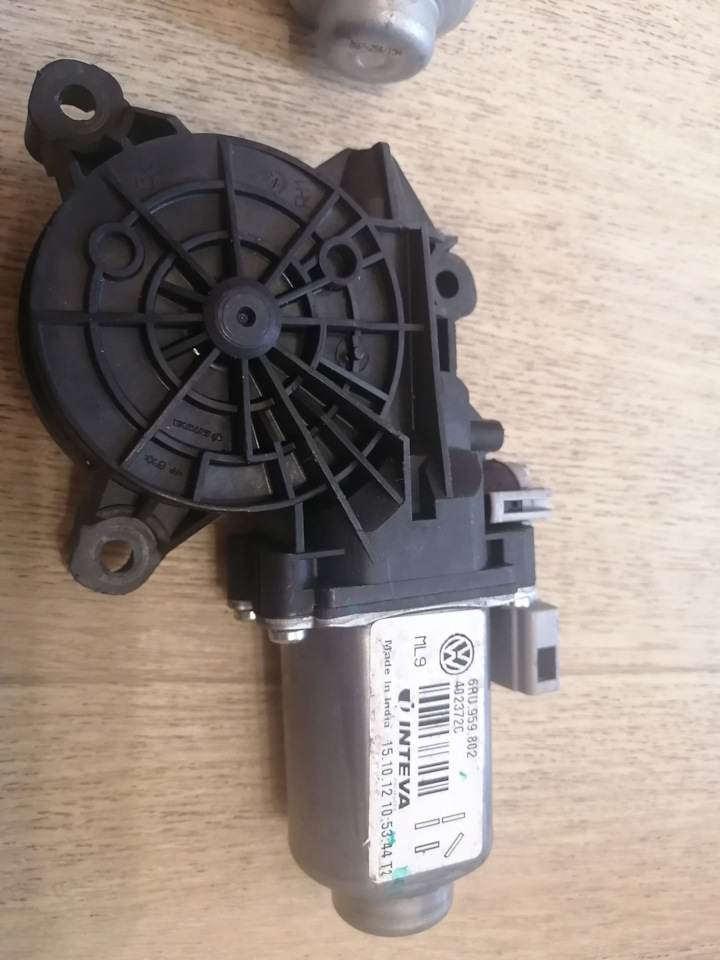 Моторы стеклоподъёмника для сильноточной проводки на Volkswagen Polo ...