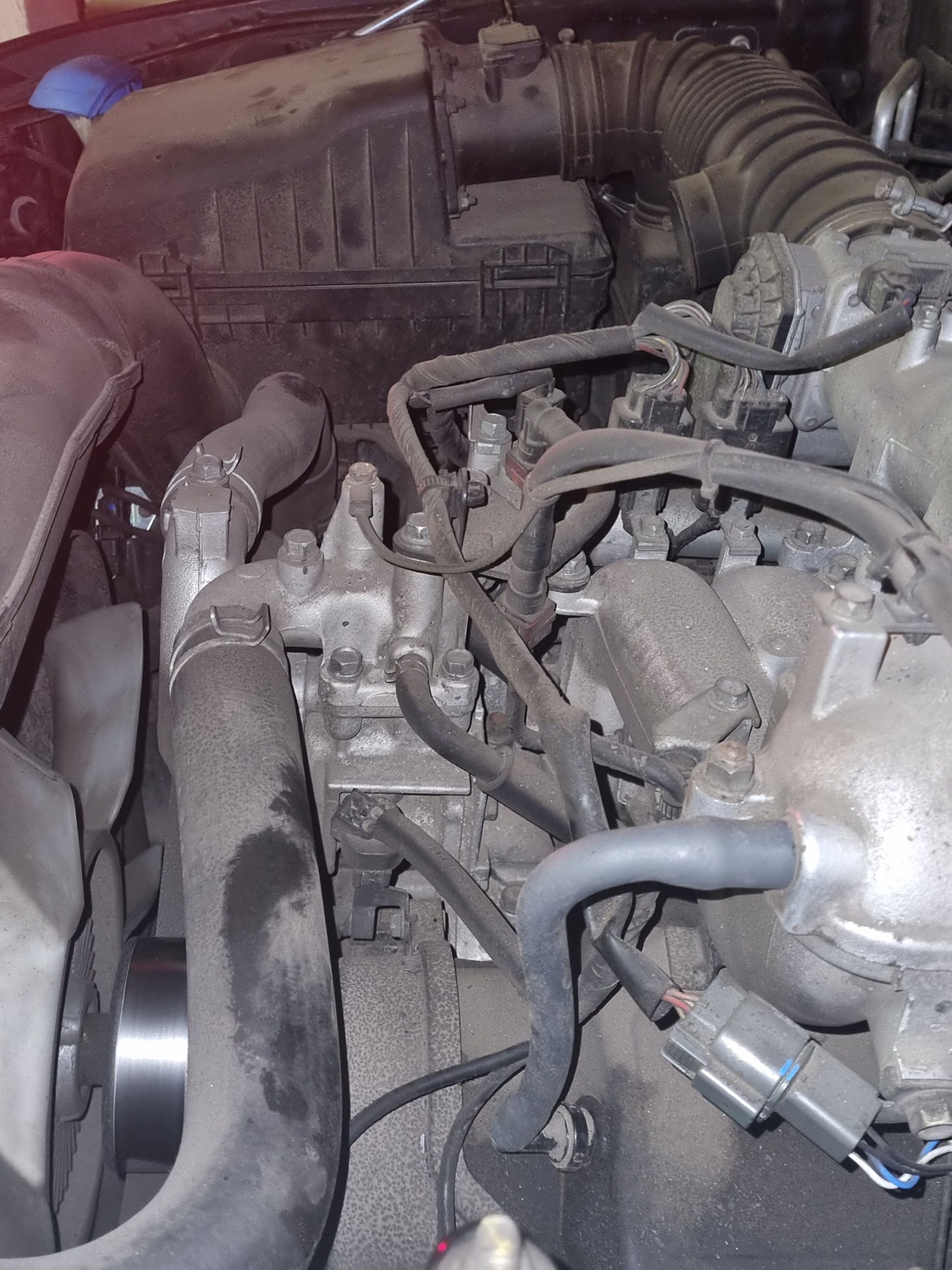 Замена трубки вентиляции картера — Mitsubishi Pajero (4G), 3 л, 2013 ...