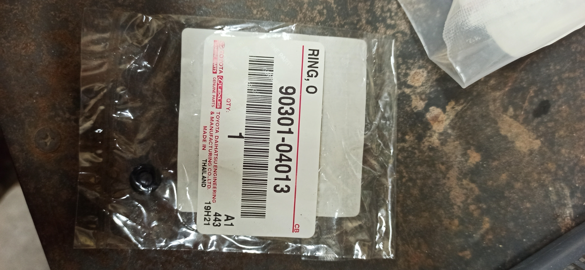 Замена топливного фильтра — Toyota Corolla (140/150), 1,6 л, 2008 года ...