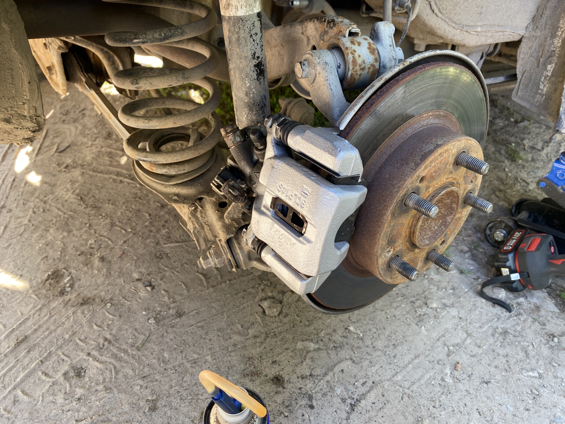 Замена заднего суппорта — Honda Civic 4D (8G), 1,8 л, 2007 года ...