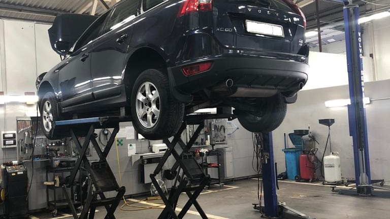 Пробка сливная топливного фильтра Volvo — Volvo XC60 (1G), 2,4 л, 2011 ...