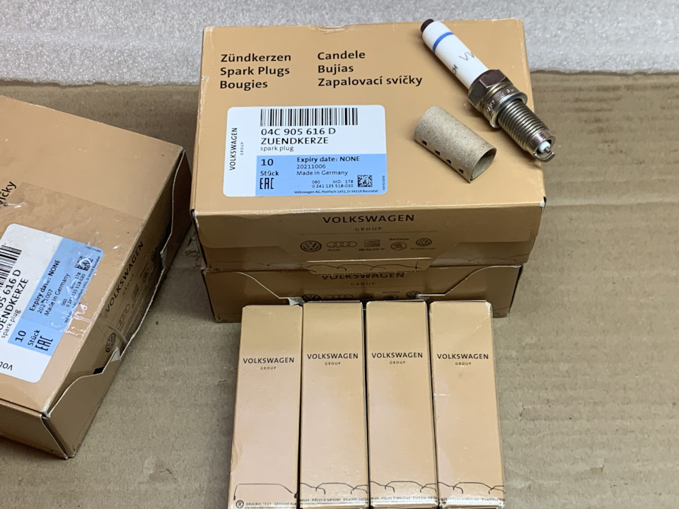 Свечи зажигания VAG 04C905616D EA211 1.6 MPI на Skoda Octavia A7 Mk3 ...