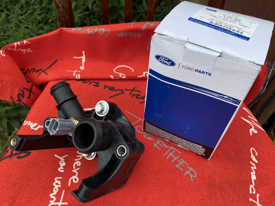 Замена соединительного фланца системы охлаждения — Ford Focus Hatchback ...