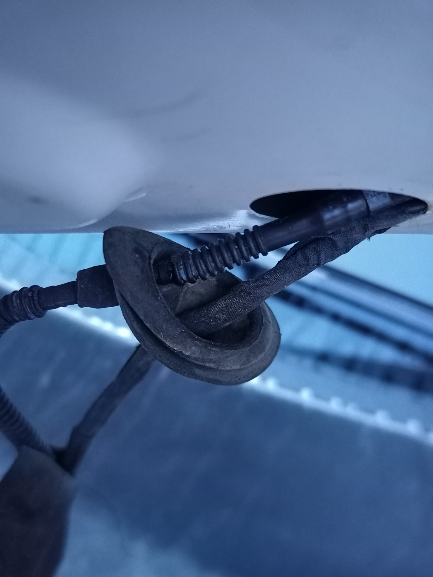 Ремонт трубки омывателя лобового стекла — Volkswagen Passat Variant (B7 ...
