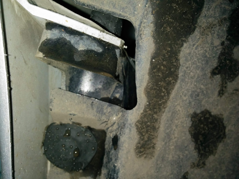 Автопластилин и уплотнитель под фары — Ford Focus Sedan II, 1,6 л, 2011 ...