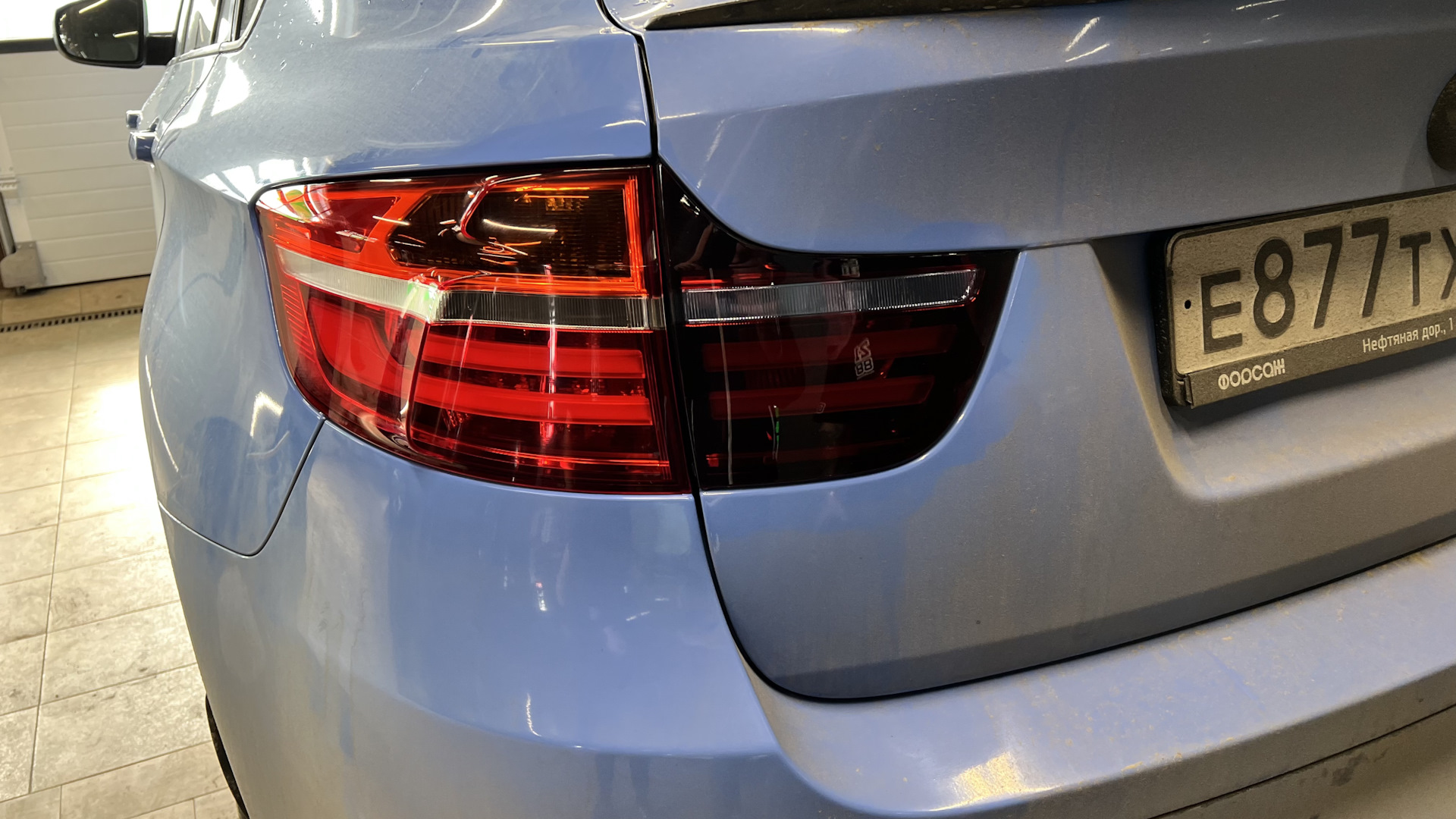 Задние фонари BlackLine BMW X6 E71 vs тонировка фар — BMW X6 (E71/E72), 3 л, 2012 года ...