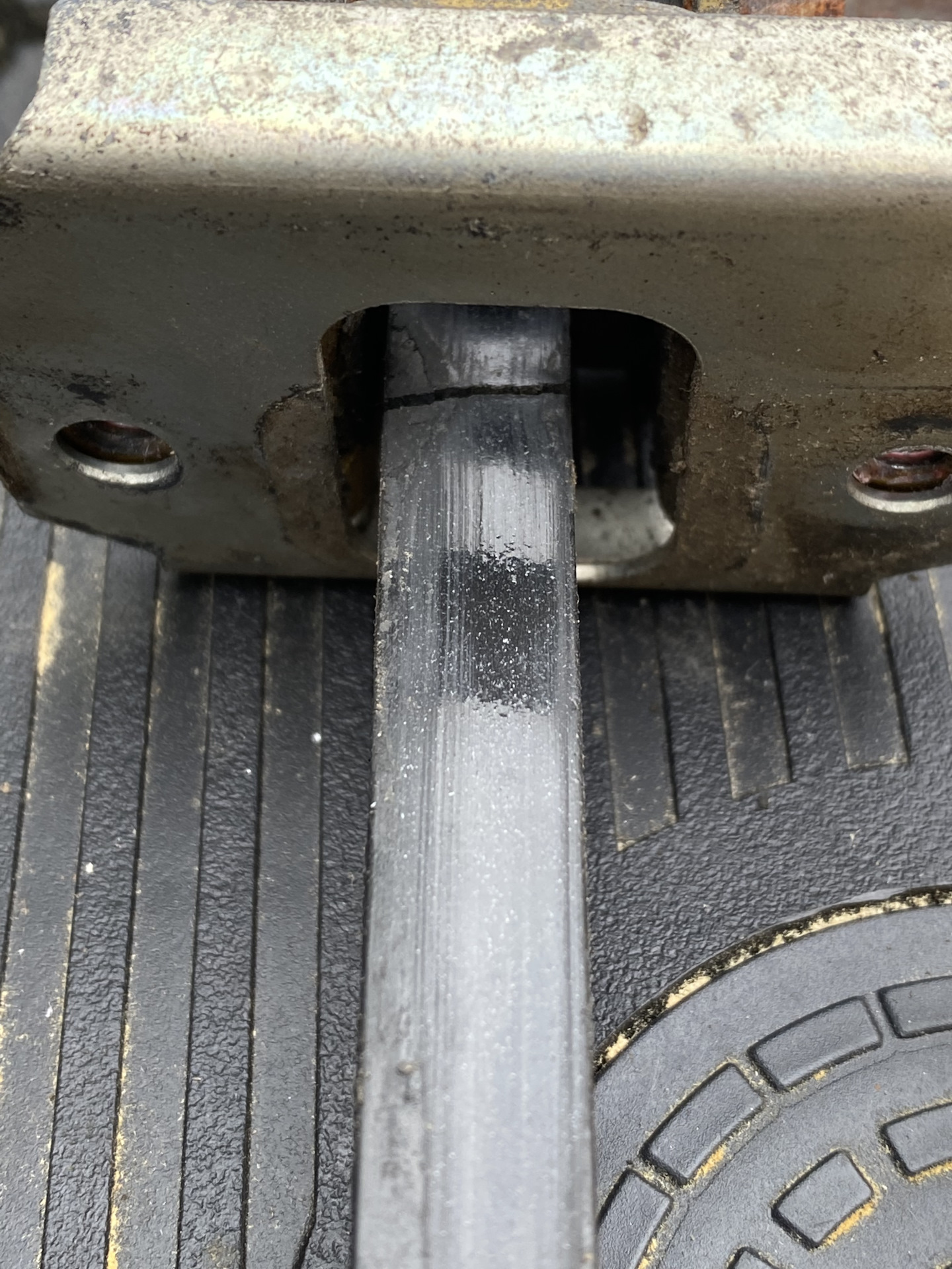 Ограничитель водительской двери 41513453230 — замена — BMW X3 (E83), 3 ...