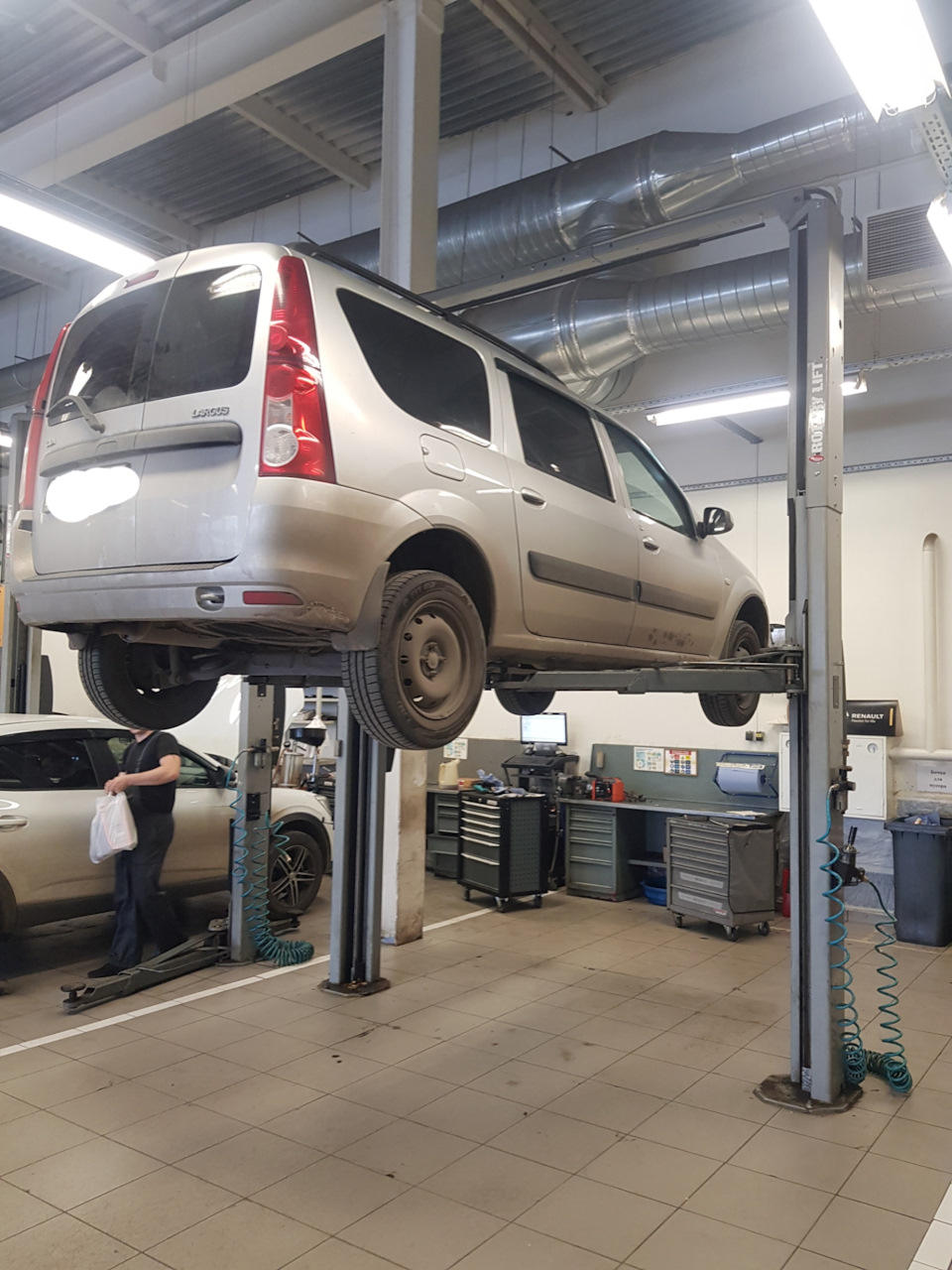 Регламентное ТО. Замена ремня ГРМ и помпы — Lada Ларгус, 1,6 л, 2012 ...