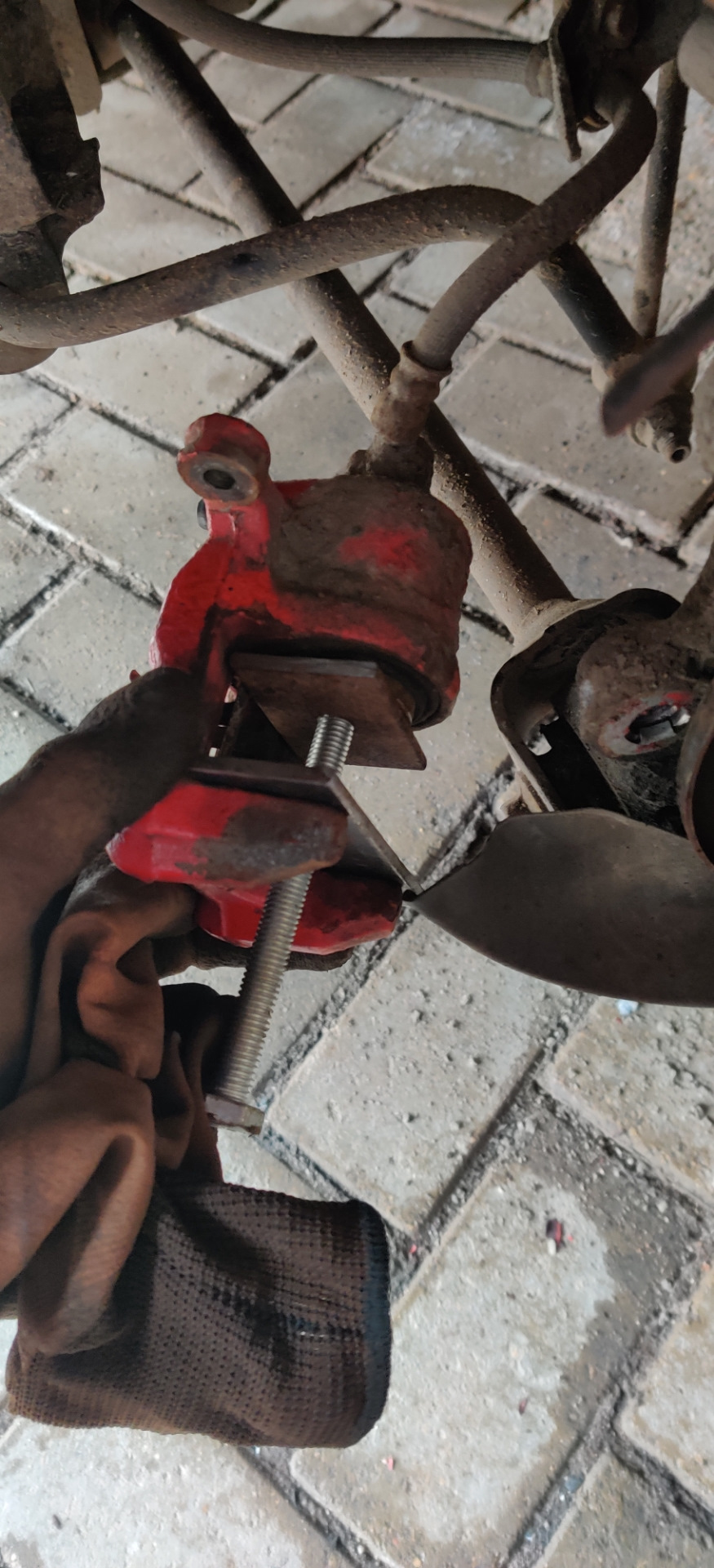 Приспособление для разжатия суппортов — Honda Accord (8G), 2,4 л, 2011 ...