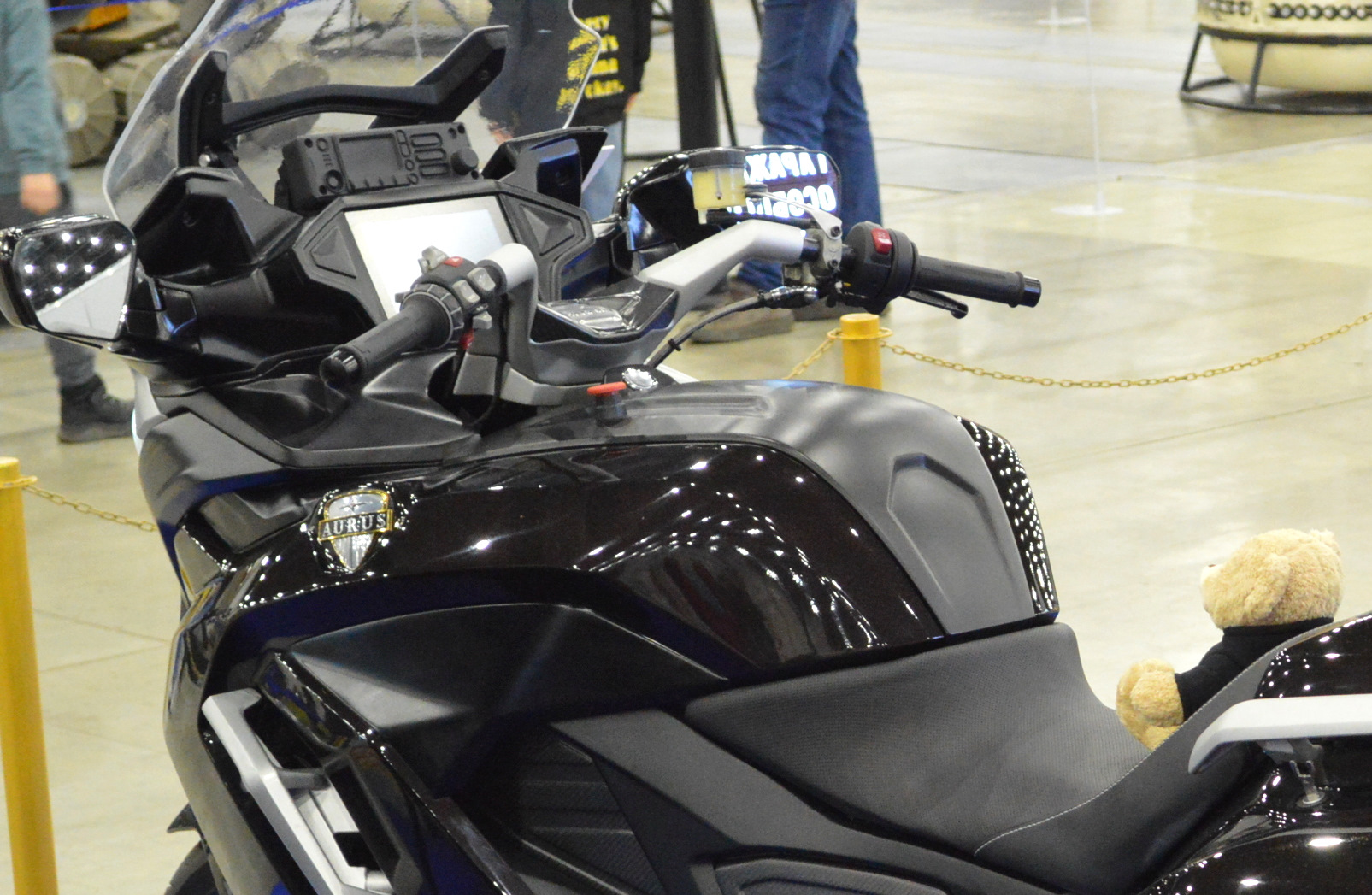 Что ты такое? Новый эскортный мотоцикл Aurus Merlon — «Мототехника» на ...