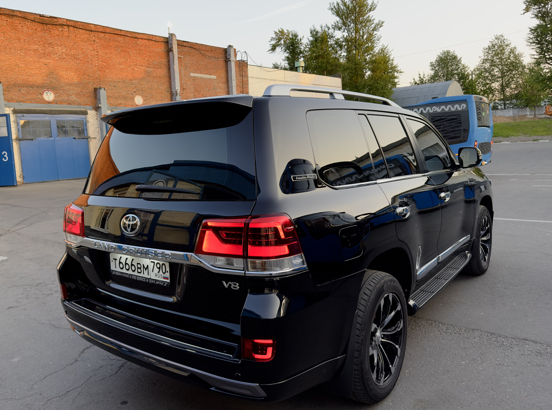 Замена колодок, обслуживание суппортов, замена резины — Toyota Land Cruiser 200, 4,5 л, 2015 ...