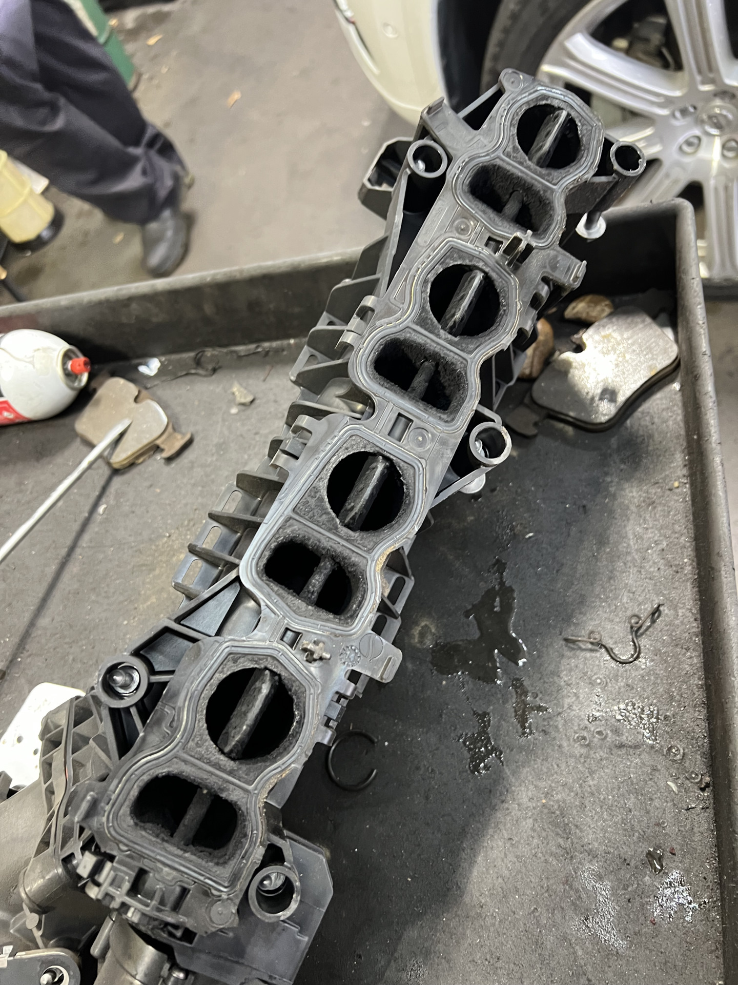 Замена прокладки клапанной крышки — BMW 3 series (F30), 2 л, 2015 года ...