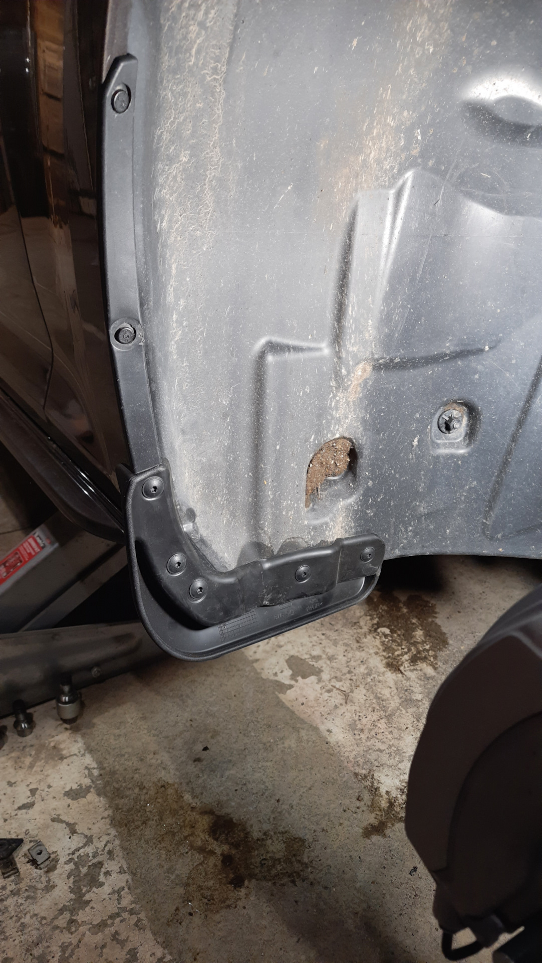 Брызговики — Audi A4 (B9), 2 л, 2018 года | стайлинг | DRIVE2