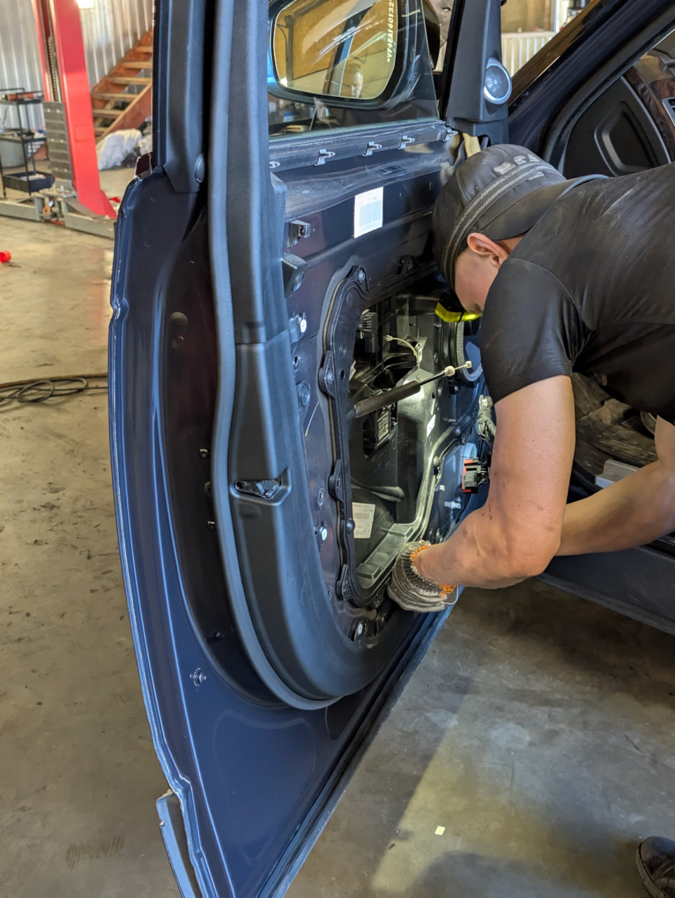 Новые:трёхходовой клапан, ограничители передних дверей, покраска ...