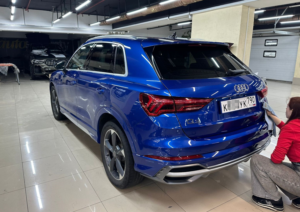 Оклейка полиуретаном зон риска + шумка пола — Audi Q3 (2G), 1,4 л, 2020 года | просто так | DRIVE2