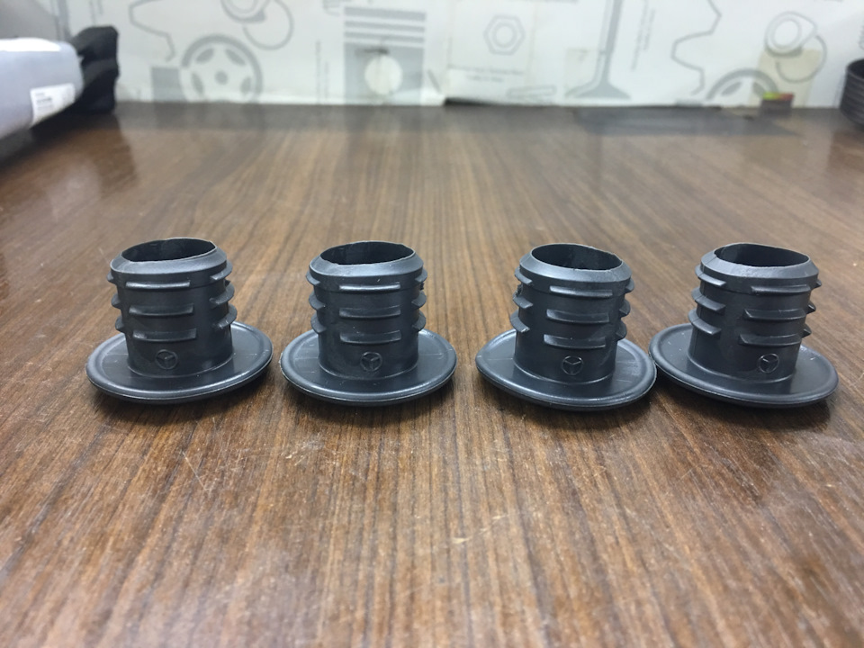 14 Заглушки порога — Mercedes-Benz 190 (W201), 2 л, 1988 года ...