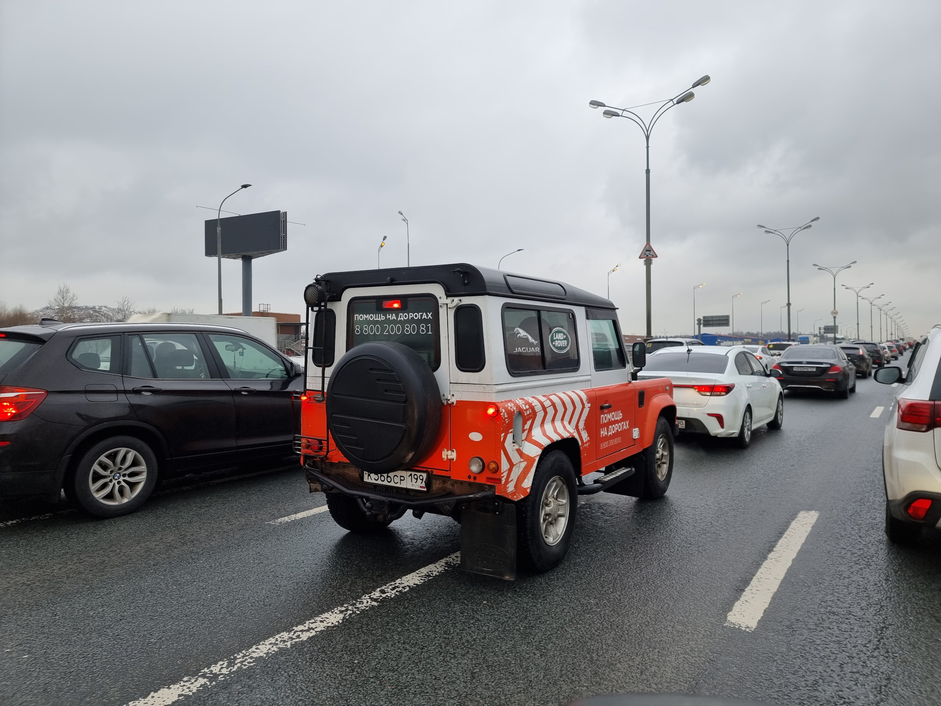Настоящая помощь на дорогах от JLR — Land Rover Defender (L663), 2 л ...