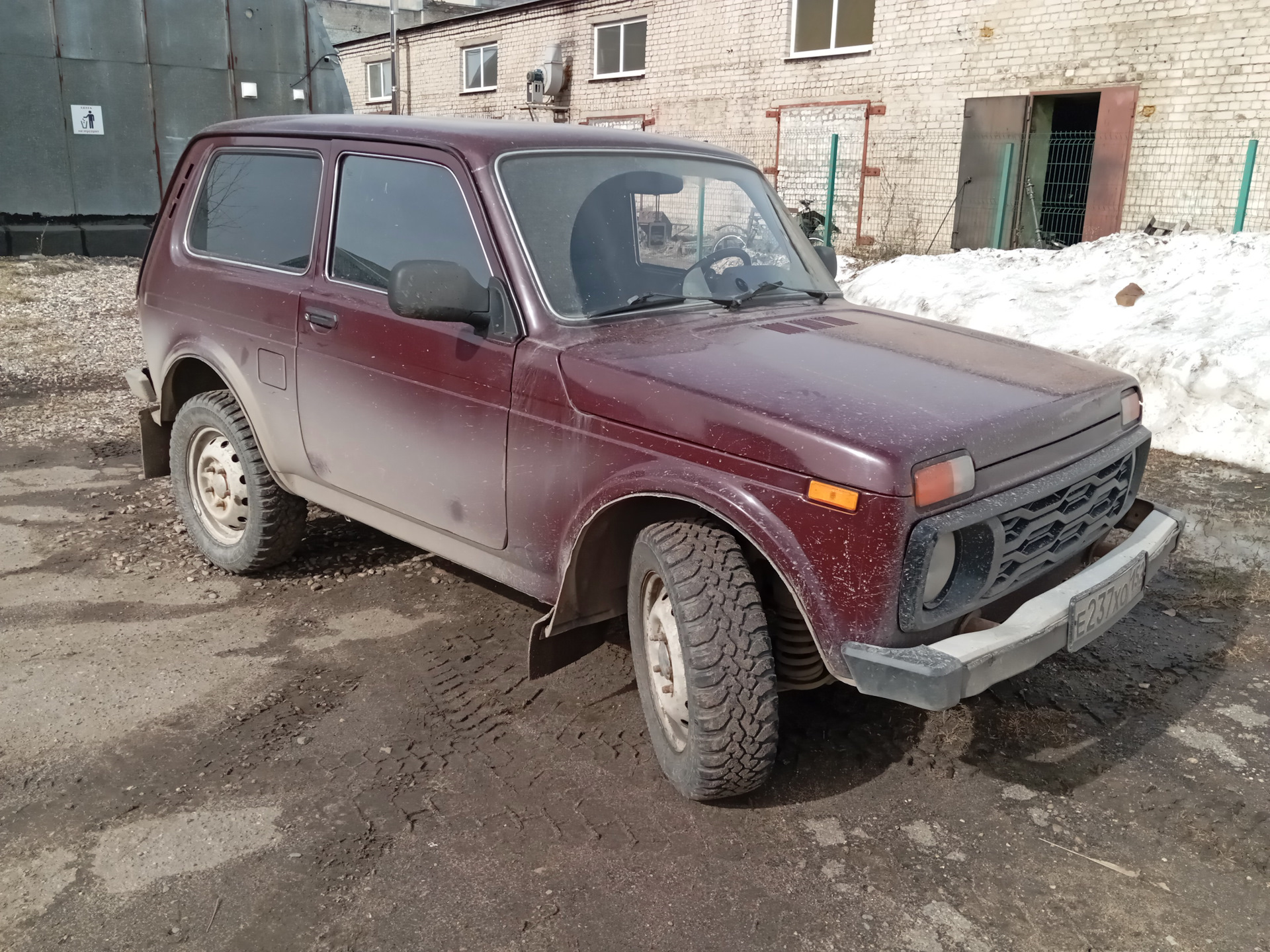 Грязевая резина. Домкрат — Lada 4x4 3D, 1,7 л, 2012 года | шины | DRIVE2