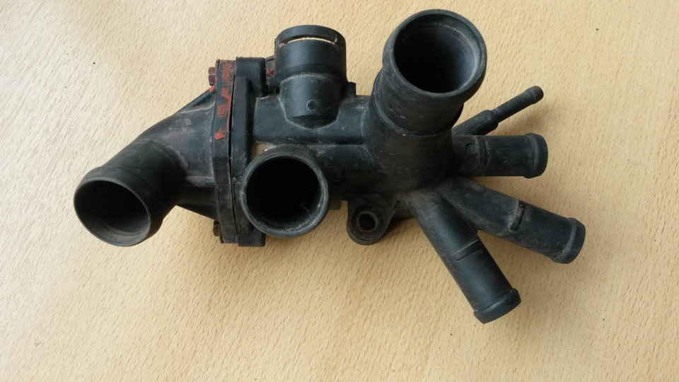 030121117L Корпус термостата VAG | Запчасти на DRIVE2