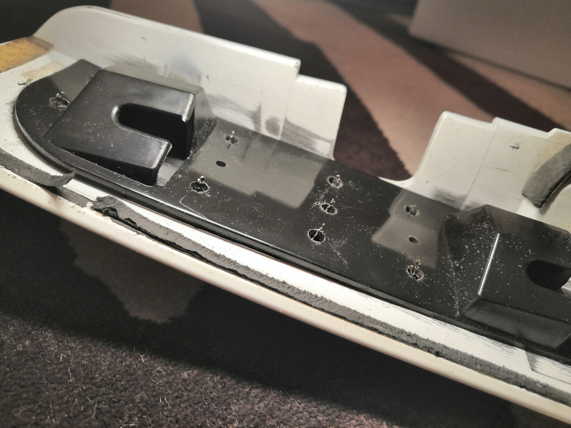 Ремонт накладки/ручки багажника — Nissan Qashqai+2, 2 л, 2012 года ...