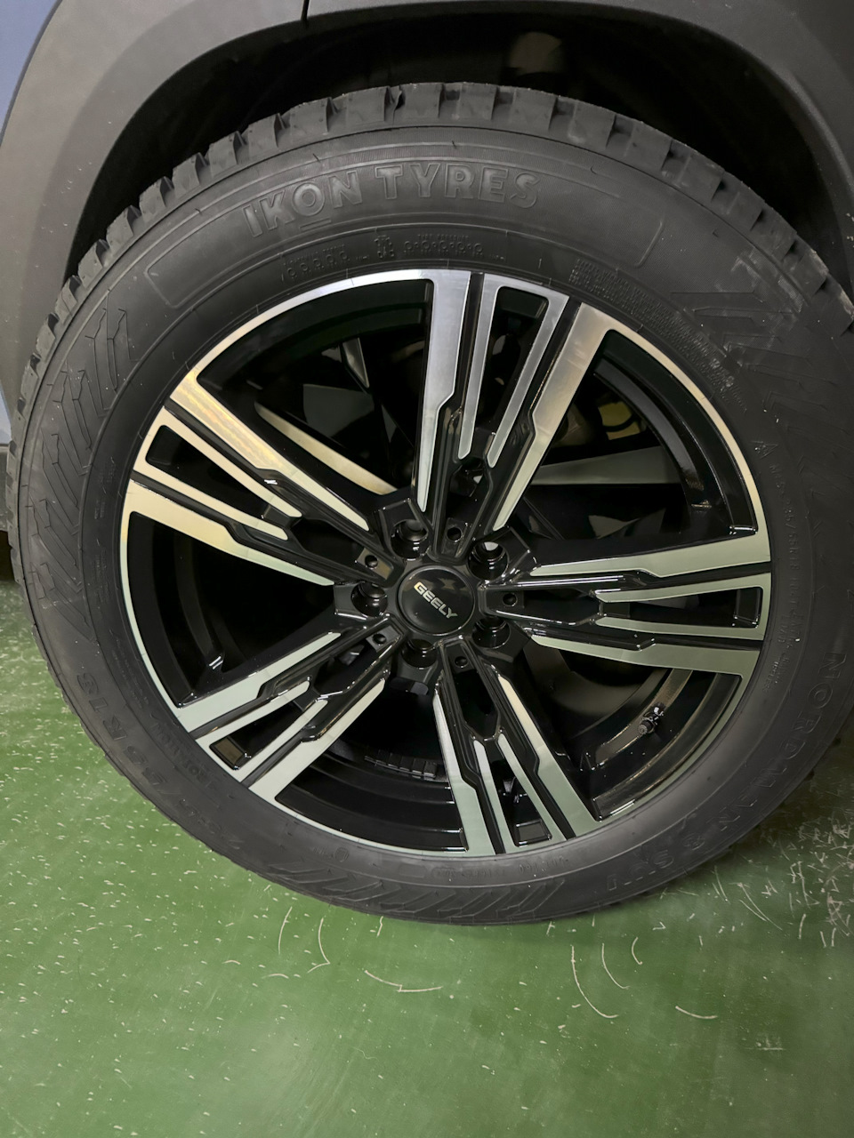 К зиме готов — Geely Atlas (2G), 2 л, 2024 года | шины | DRIVE2