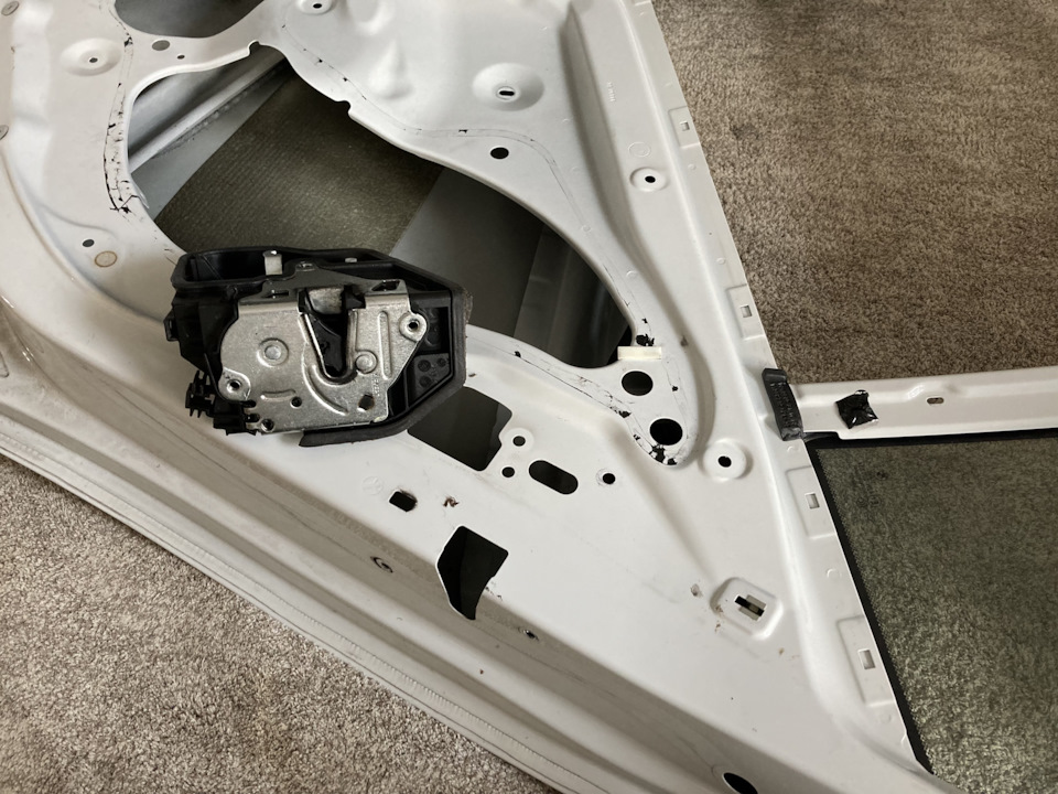 S323A: Soft-Close-Automatic, замки с электродоводчиками в BMW 1 F20 ...