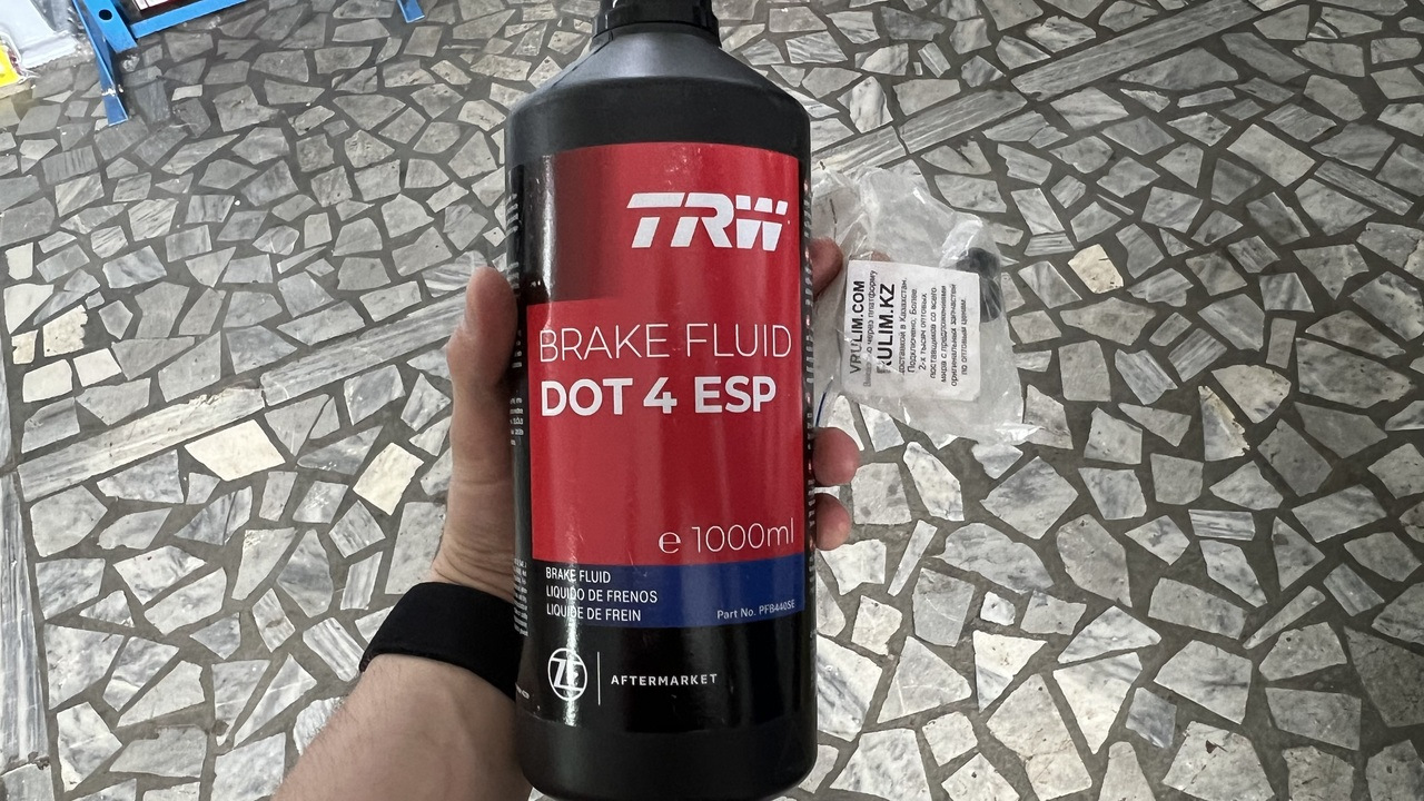 Замена тормозной жидкости 2 — KIA Ceed (2G), 1,6 л, 2014 года | расходники | DRIVE2
