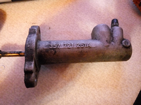 357721261A Цилиндр сцепления рабочий / SEAT Cordoba, Ibiza, Toledo VW ...