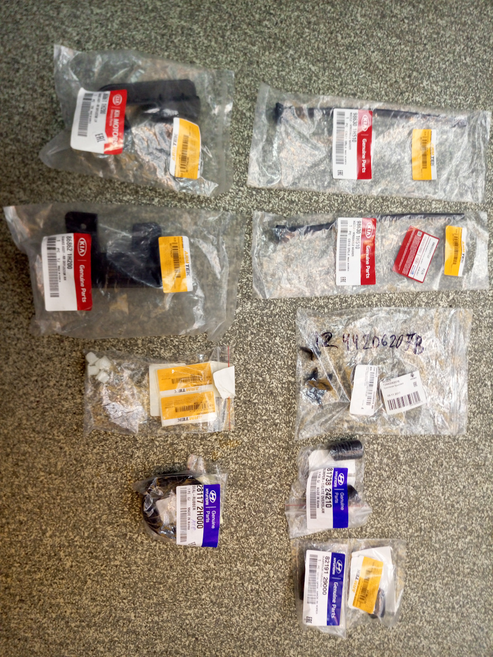 8173824210 Демпфер капота KIA HYUNDAI | Запчасти на DRIVE2