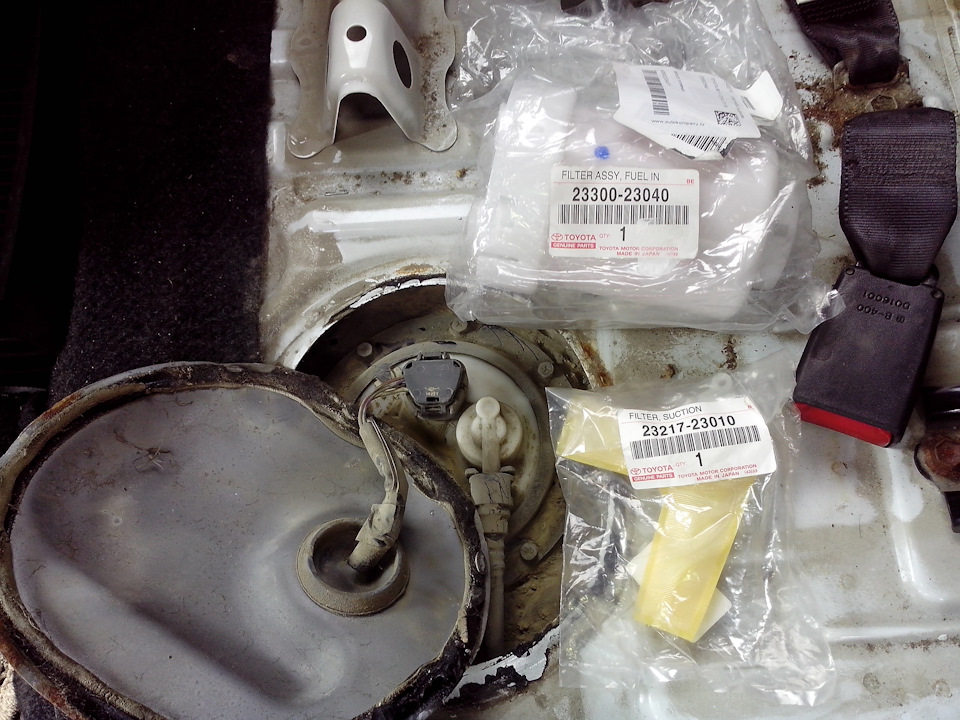 Замена топл. фильтра в баке — Toyota ist (1G), 1,5 л, 2003 года ...