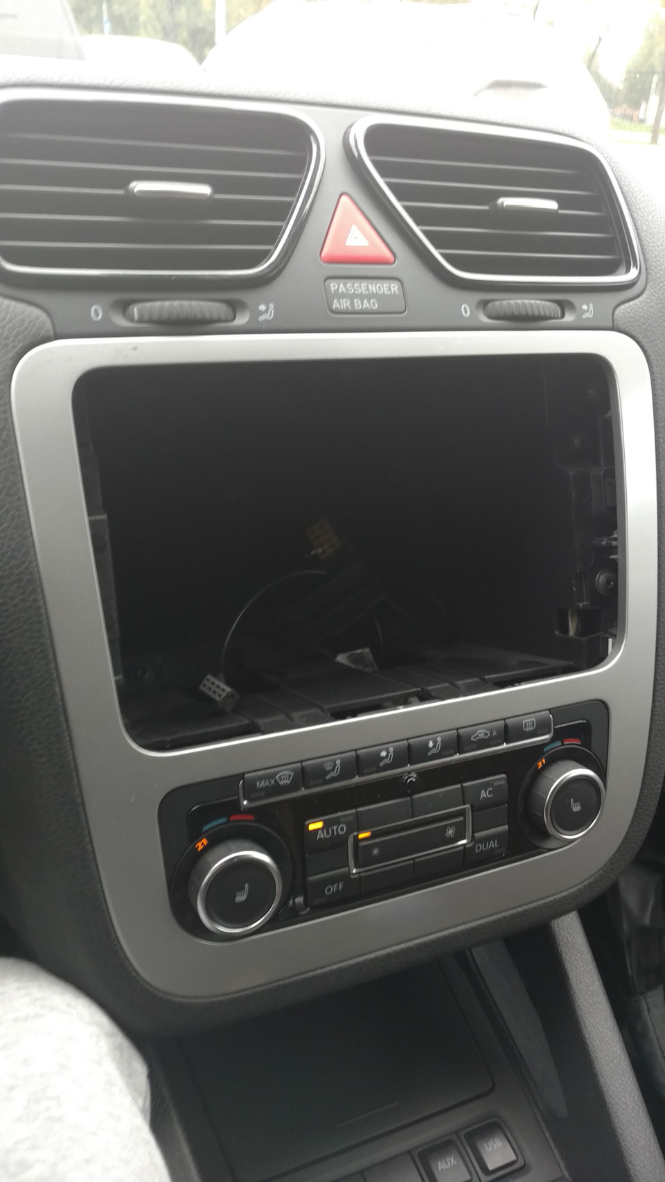 Установлена RCD 330g — Volkswagen Scirocco (3G), 1,4 л, 2011 года ...