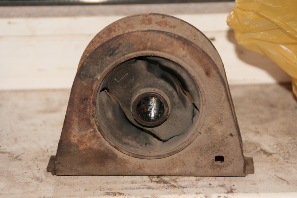 16-07 Передняя опора двигателя MR554244 и поверхностный обзор аналогов ...