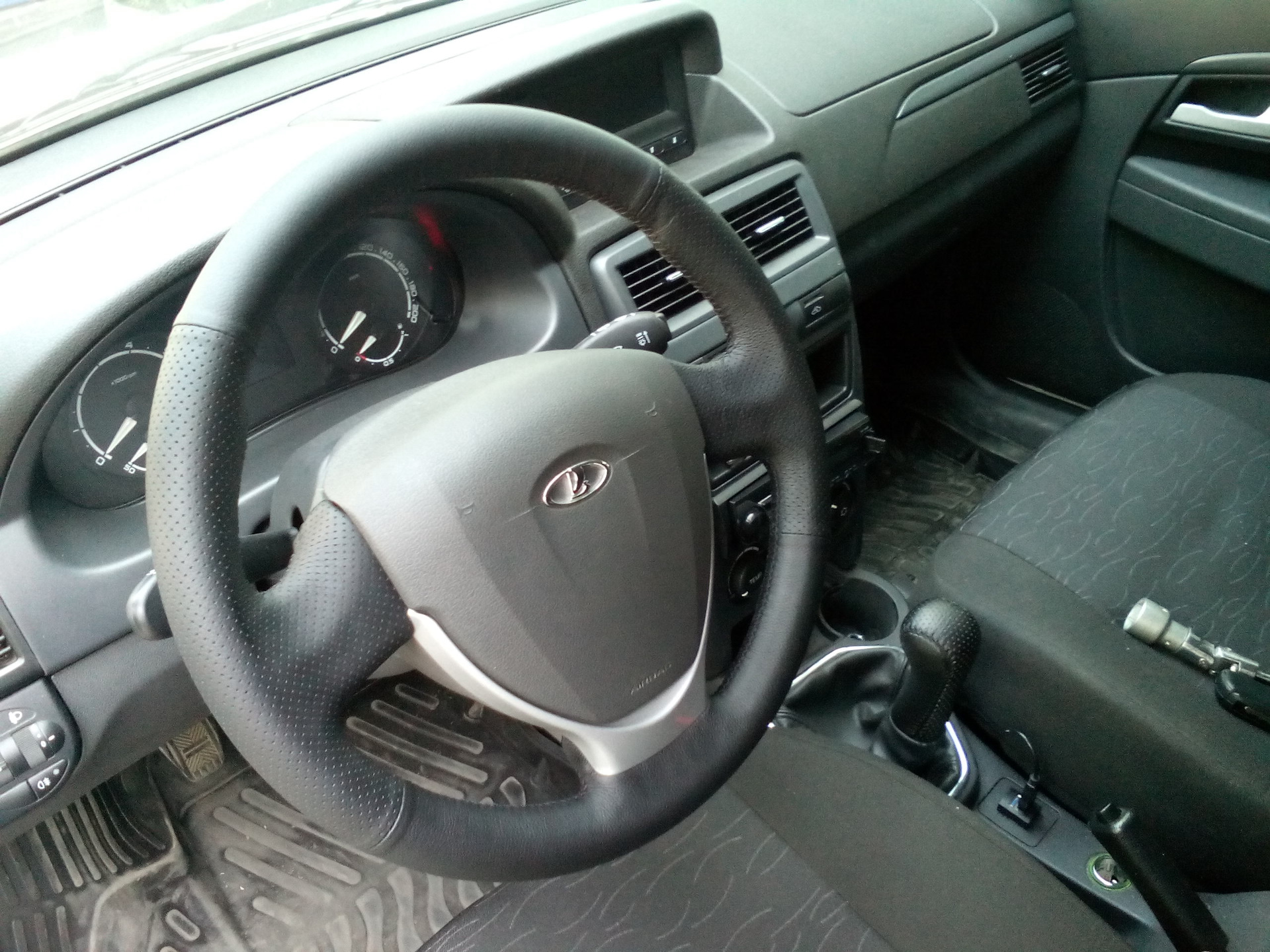 Руль в кожу "Кожа рулит". — Lada Приора седан, 1,6 л, 2014 года ...