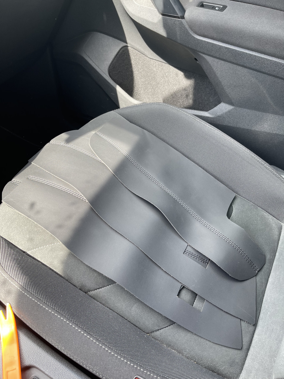 Чехлы на дверные подлокотники — Volkswagen Tiguan (2G), 2 л, 2019 года ...