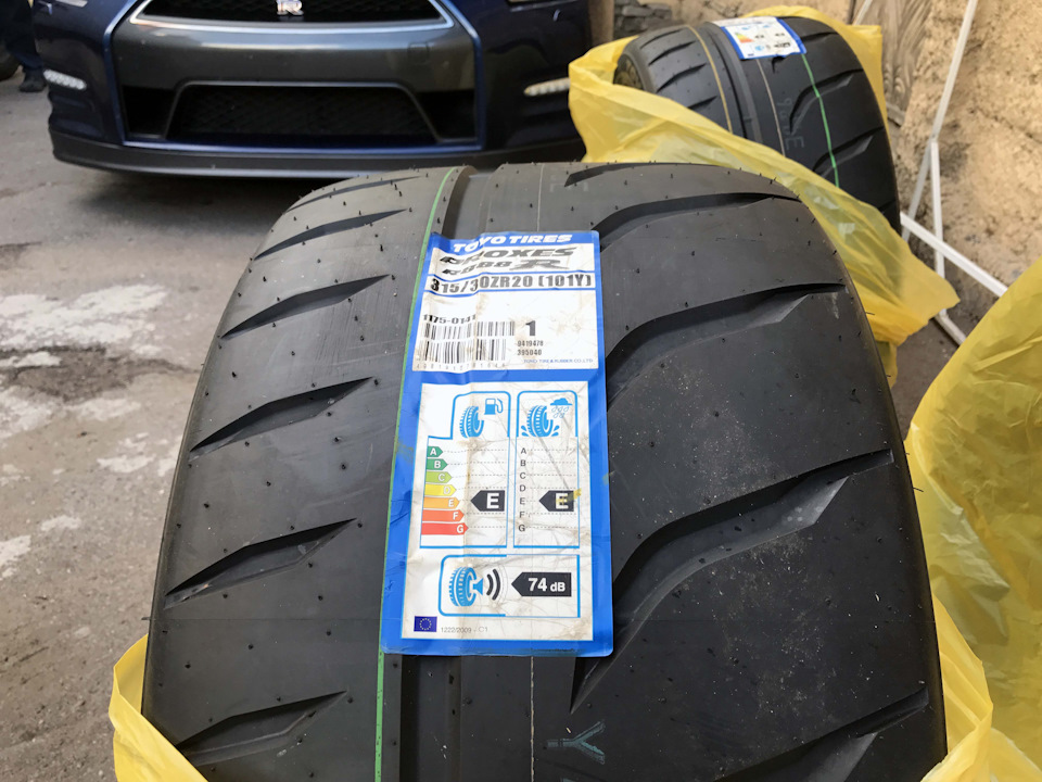 Замена шин на GT-R. Toyo R888R. — Nissan GT-R (R35), 3,8 л, 2014 года ...