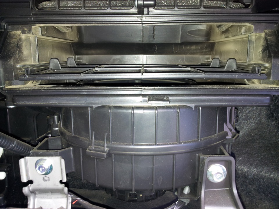 Еще раз меняем салонный фильтр! — Hyundai Solaris (1G), 1,6 л, 2011 ...