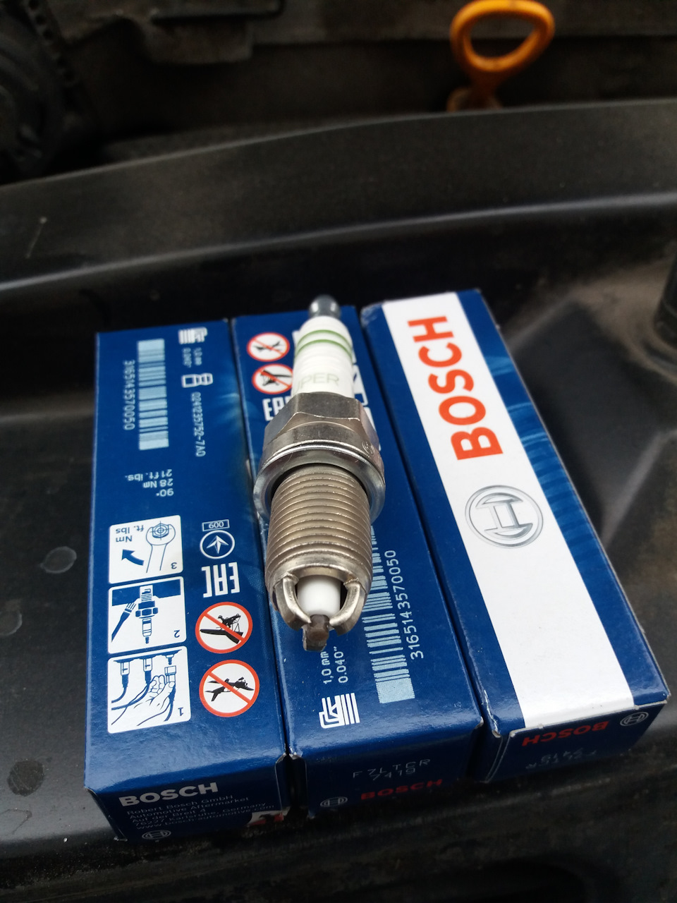 0241235752 Свеча зажигания BOSCH | Запчасти на DRIVE2