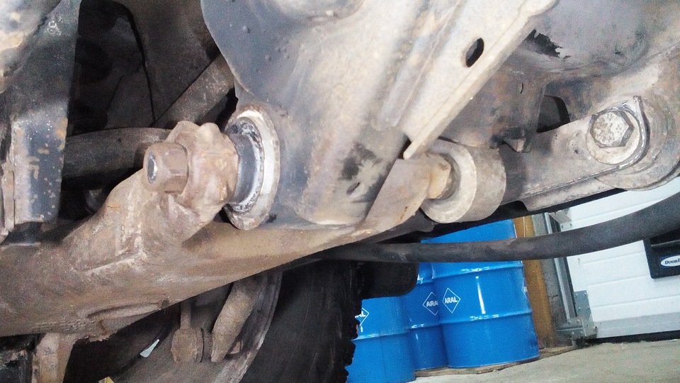 Замена задних салентблоков нижнего рычага — Volvo XC90 (1G), 2,5 л ...