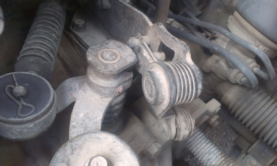 Установка пластиковой клипсы — Hyundai Accent (2G), 1,5 л, 2000 года ...