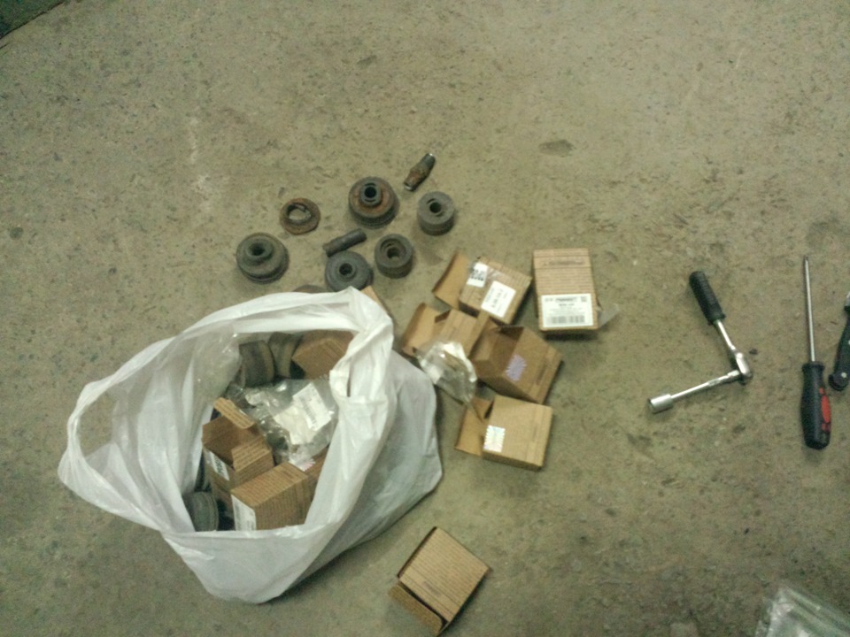 Замена подушек кузова и как я добрался до них! — Mitsubishi Pajero ...