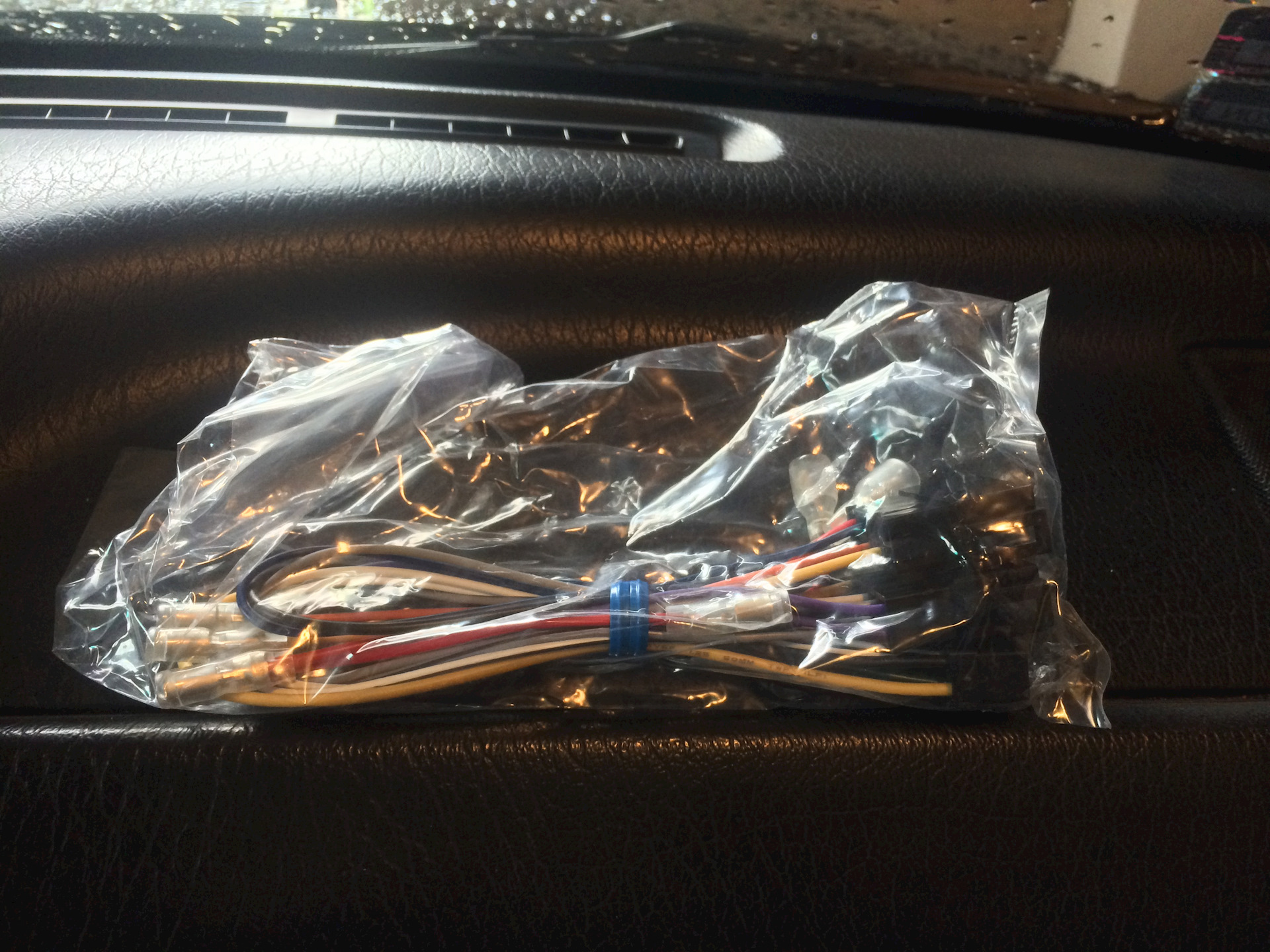 #6 Alpine CDE-193BT — Volkswagen Golf Cabriolet Mk3, 2 л, 1997 года ...