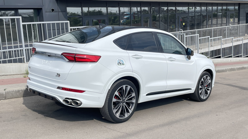 Сравнение с Geely TUGELLA — BYD Song Plus DM-i, 1,5 л, 2021 года ...