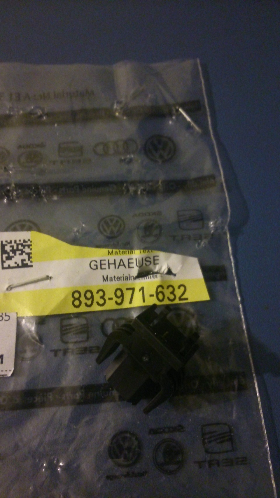 Дооснащение ауди А1 подсветкой бардачка — Audi A1 (1G), 1,4 л, 2011 ...