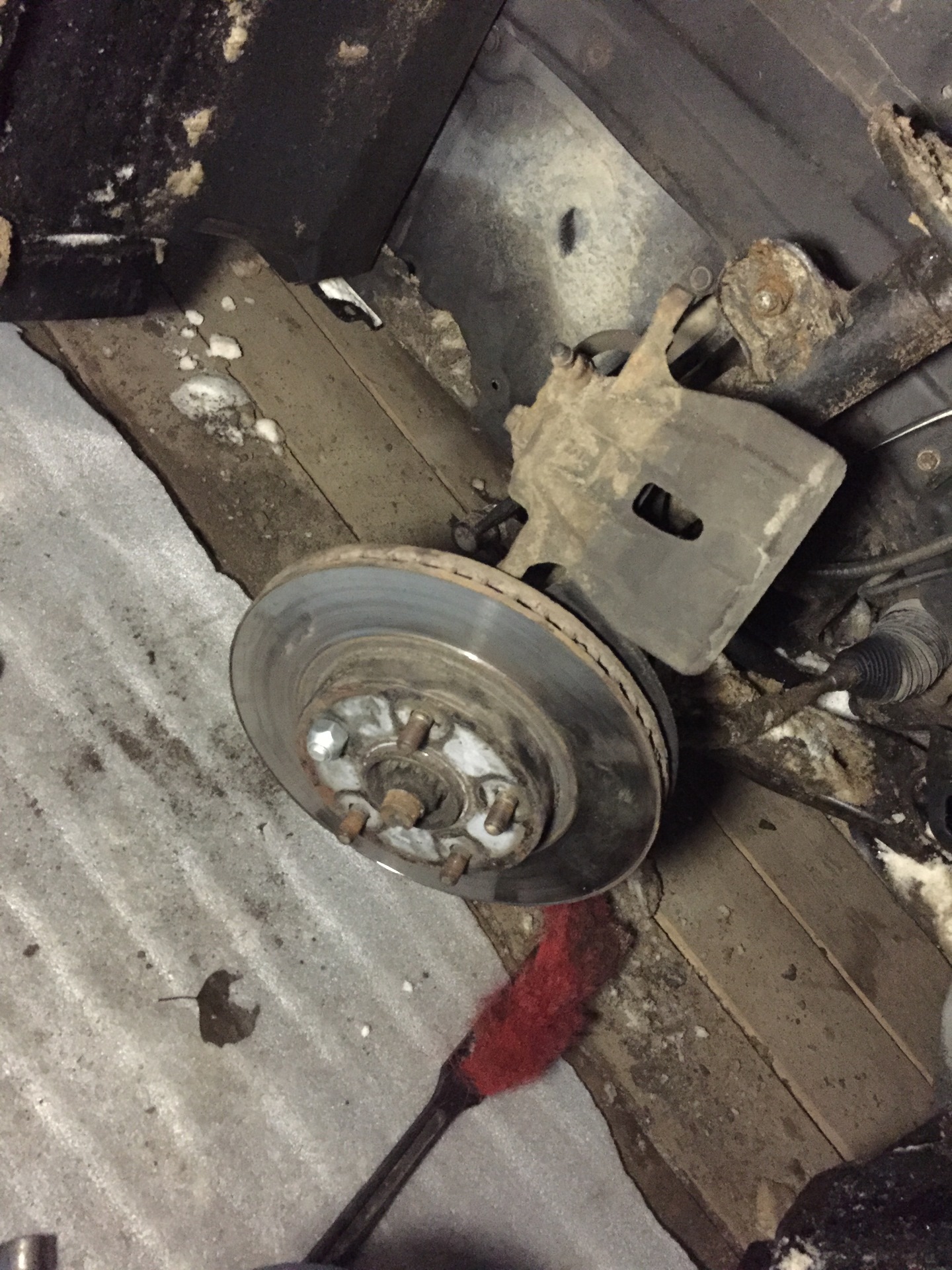 установка шпильки ступицы — Toyota Corolla (140/150), 1,6 л, 2008 года ...