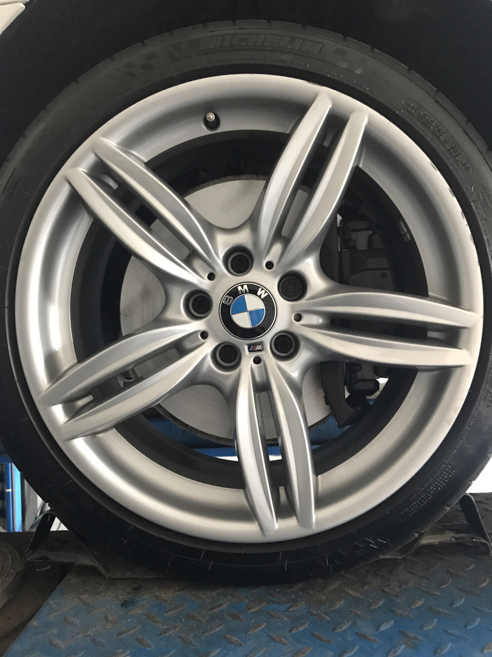 Замена тормозов на 530d/535i — BMW 5 series (F10), 2 л, 2016 года ...